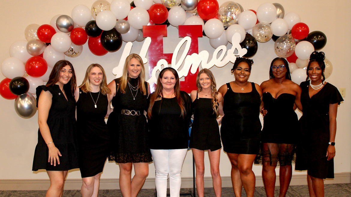 Suzanne Haney joins Holmes library staff - News @ HolmesCC